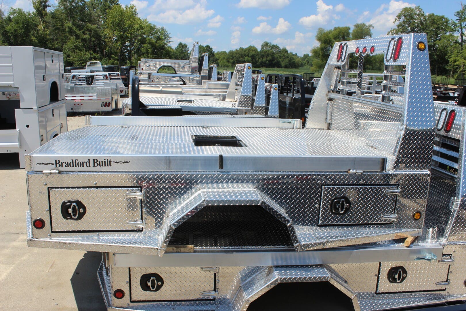 Bradford Built BB-ALUM-STEP-SIDE-96-112-34 9.4 DUAL WHEEL CHASSIS - # ...